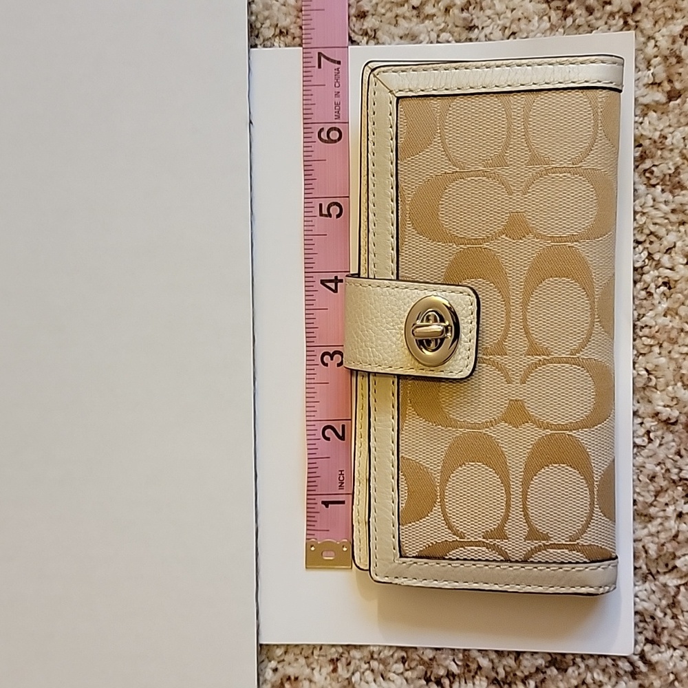 Coach Wallet Two Tone Cream/Tan Color - Gem